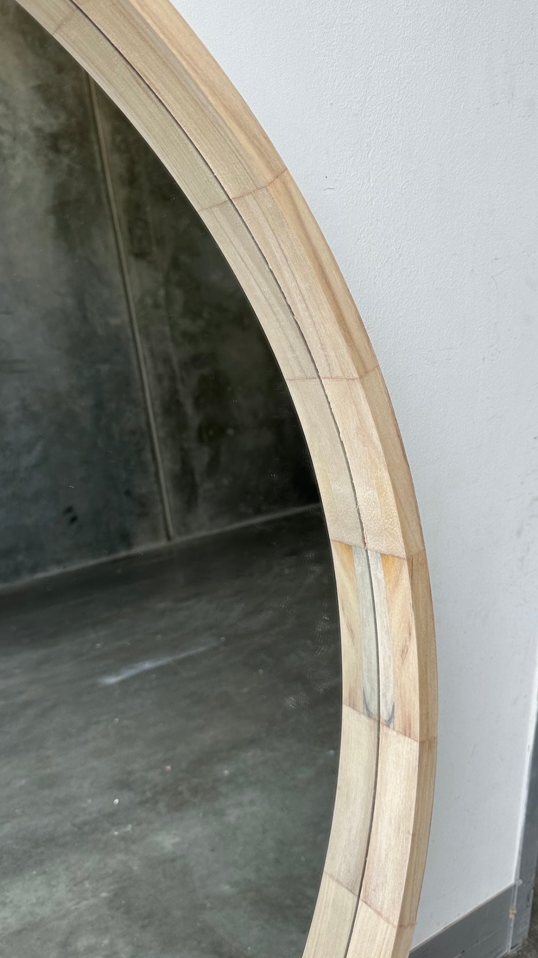 Milano Round Natural Wood Mirror - Natural 110cm – Prism Mirrors